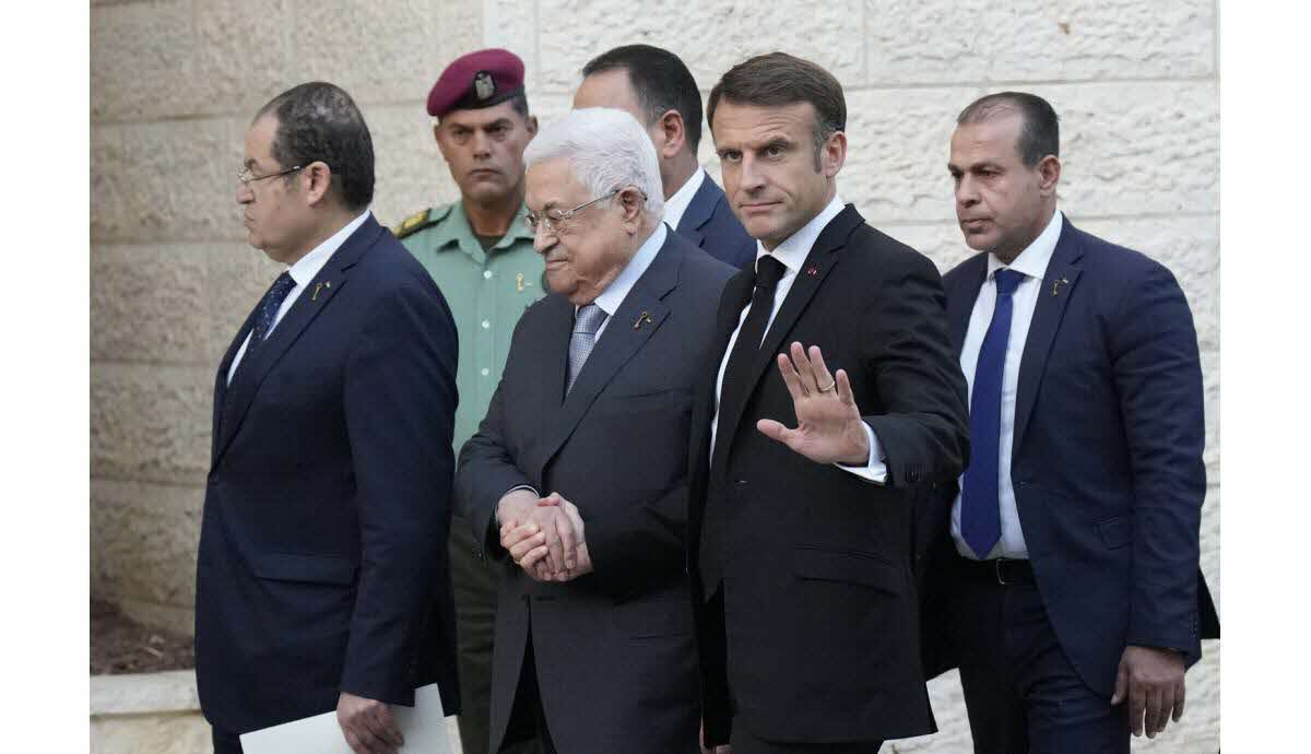 Emmanuel Macron poursuit sa tournée au Moyen-Orient - mondenews Emmanuel Macron poursuit sa tournée au Moyen-Orient - mondenews